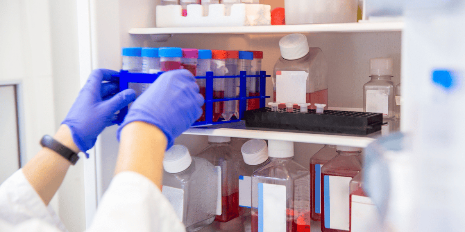 Can Overcrowding a BSC Work Area Lead to a Loss of Containment?